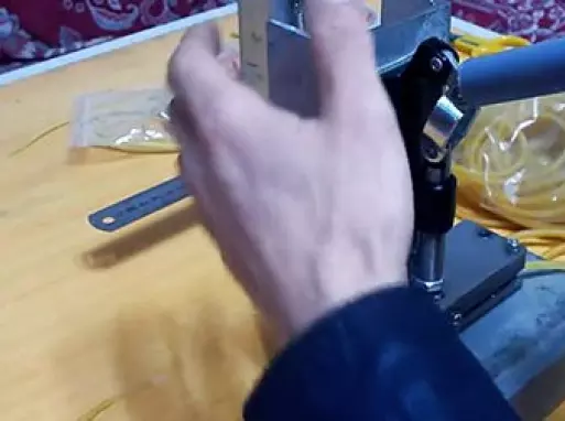 苍天笑 三代燕尾刀模(台式)使用方法
