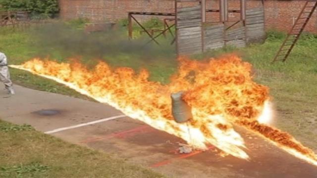 世界上最强的"火焰"喷射器,启动瞬间有多可怕?作死到令人发抖