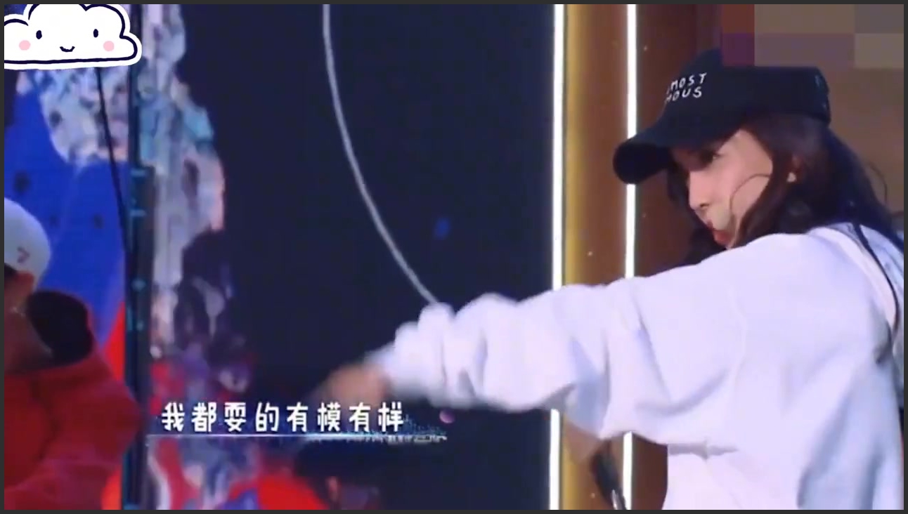 杨颖综艺搞笑名场面,顺拐起跑技能拉满了,真是太可爱了
