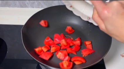 泡面的神仙吃法!吃辣的朋友再来一勺老干妈真的绝了!