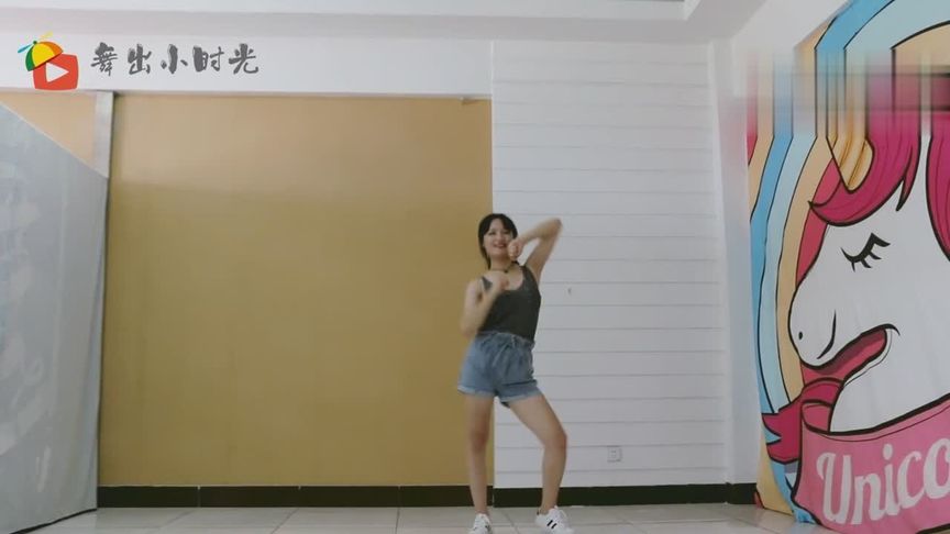 小妖精晴晴尽情演绎《C哩C哩》,动人舞姿简单易学,快来看看吧