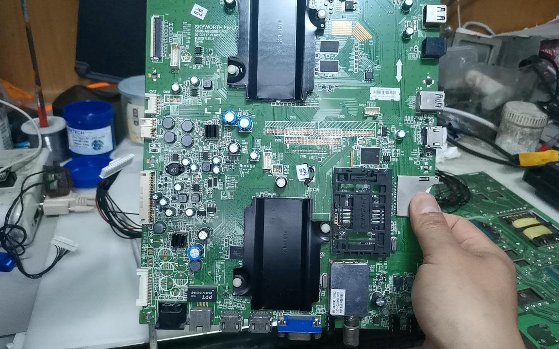 [新人试水]创维电视8S09系列主板系统卡机崩溃的尽责修理