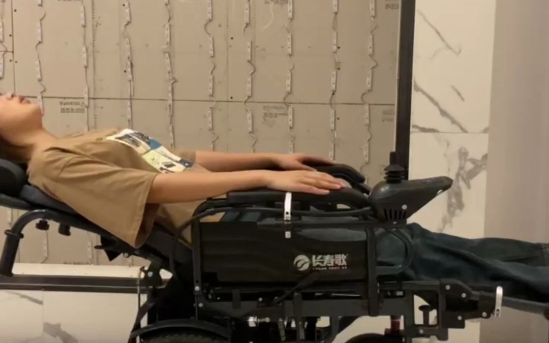 长寿歌电动轮椅,操作简单老人一学就会
