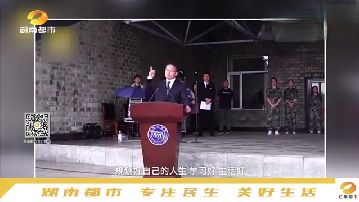 开学典礼遇大雨,校长霸气扔掉演讲稿只说了四句话,太精彩了