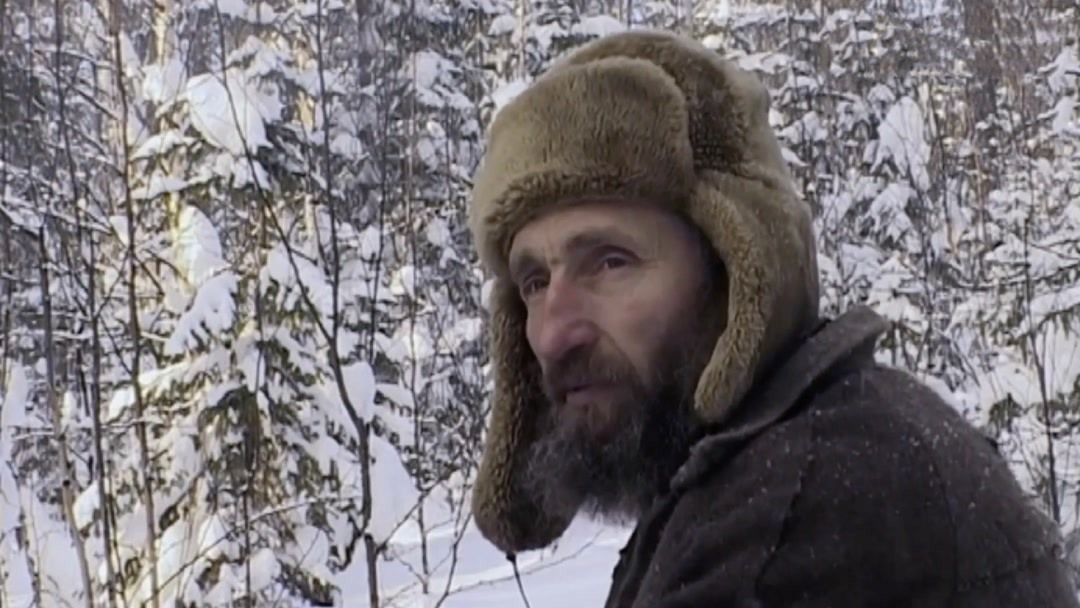 俄罗斯猎人的真实生活:一人一狗狩猎千亩森林,值钱宝贝太多了!