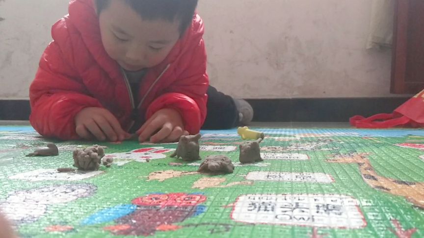 用橡皮泥做动物一眼望去确定看到的是动物?你们看有一点点像吗?