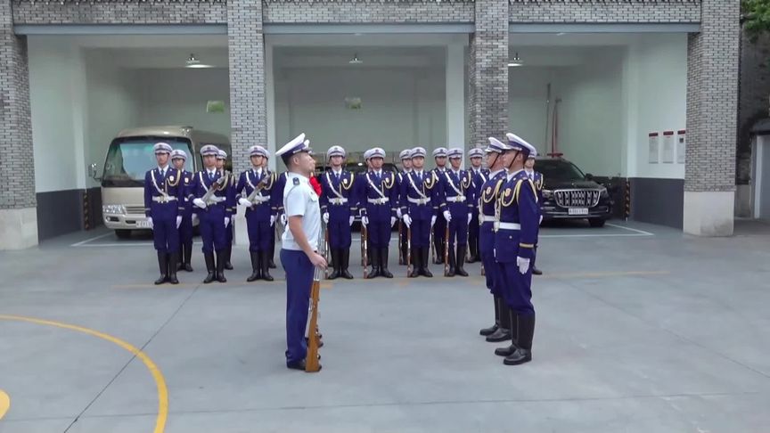 使命的传承与交接“继续护好国旗,发扬优良传统”