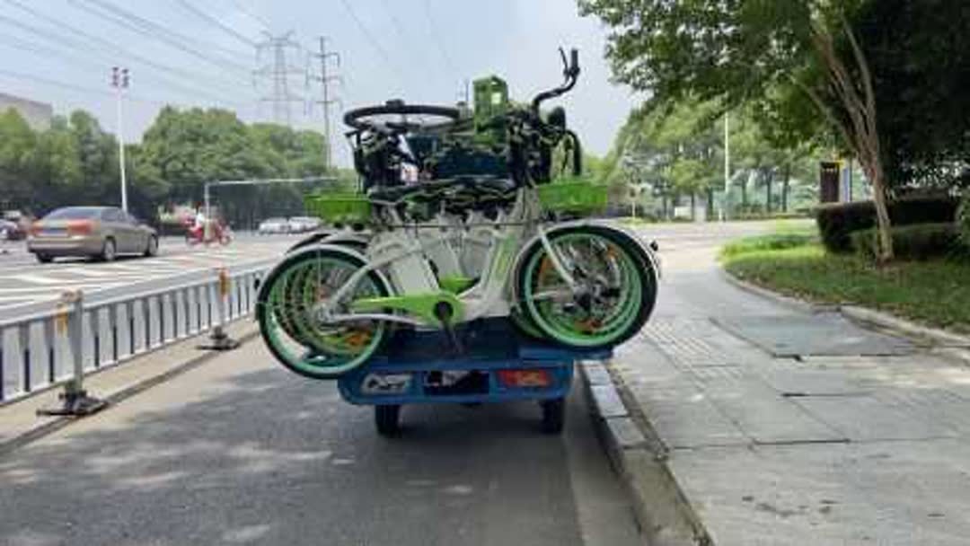 开始工作挣钱了,共享单车太乱太多了,不然被城市管理部门拉走了