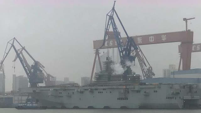 075两栖舰即将海试,满载排水量近4万吨,承载力很优越