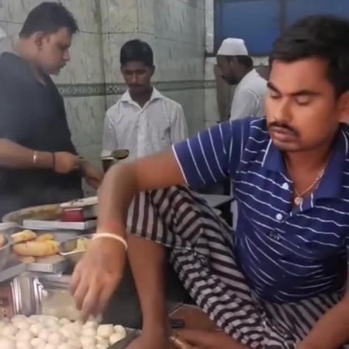 中国有臭豆腐,印度有,臭,饼,这只是他们的正常生活方式