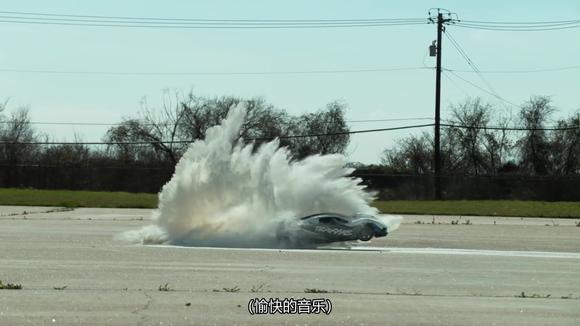 慢镜头模拟高速下的汽车撞击到物体的样子,我只能说很震撼!