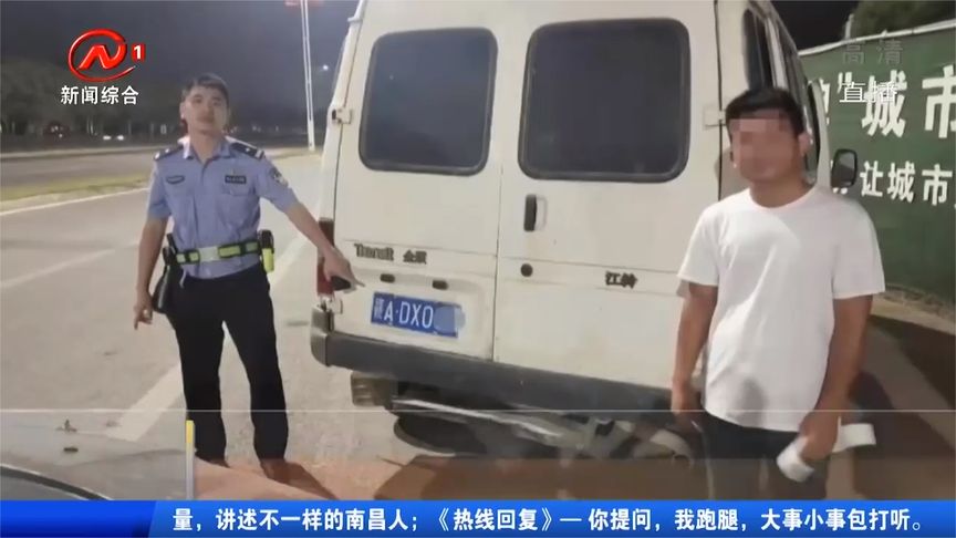 外表普通厢式小货车,驾驶室里藏“玄机”,车主“喜提”两张罚单