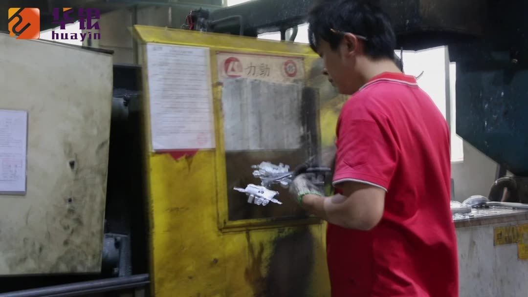 亮瞎你的眼-锌合金压铸件压铸全过程
