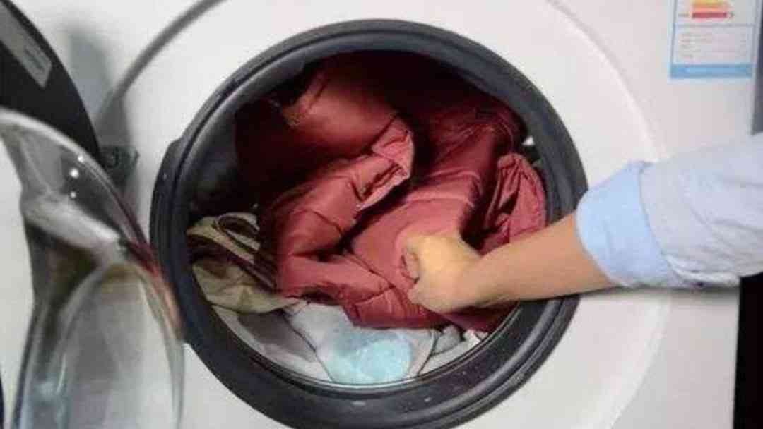 清洗羽绒服切记避开这三不要,洗衣店老板说漏了嘴,不学真是亏了