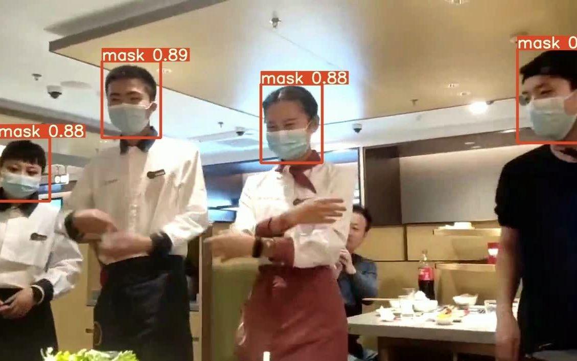 海底捞员工为顾客唱生日快乐歌-使用yolov5算法识别口罩佩戴识别