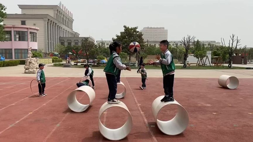 #罗庄区 #华盛实验学校 幼儿园的#滚筒游戏