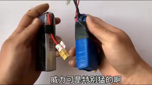 拆解航模锂电池 身材渺小 威力很大 发动汽车看一下
