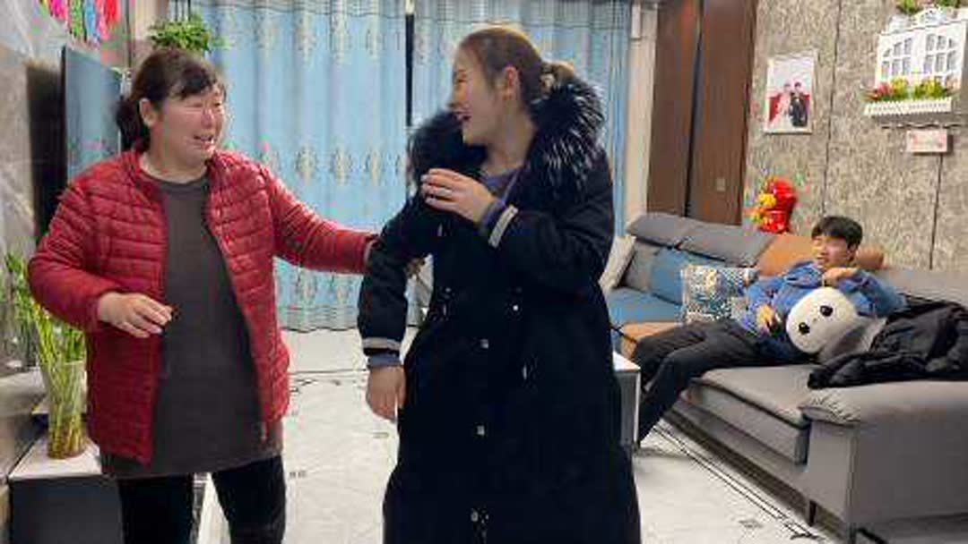 农村新婚小夫妻"吵架"测试婆婆反应,小两口表演到位,心疼妈妈