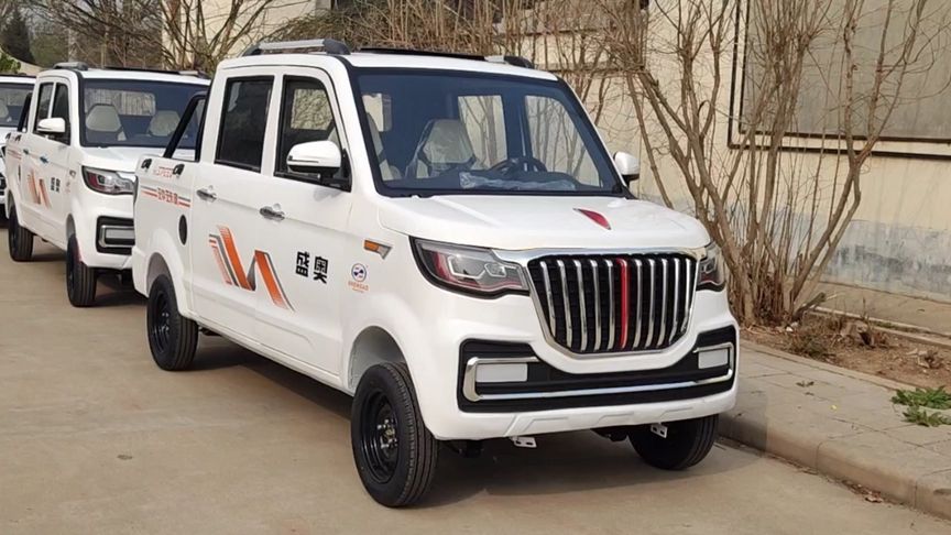 四门四座电动皮卡车,载客拉货两不误,在家创业好助手