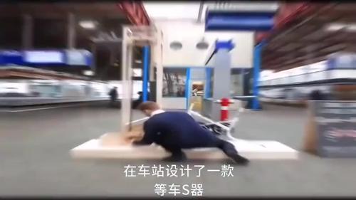 号称等车神器,边织围巾边等车,还能把围巾带走