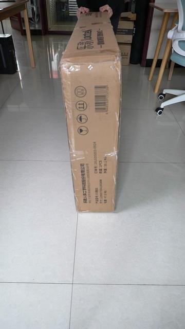 长期伏案工作可以考虑一张电动升降桌改善颈椎腰椎问题办公家具乐歌...