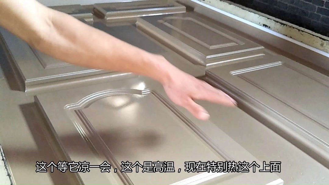 吸塑门扇吸塑过程,这得多大的吸力啊!