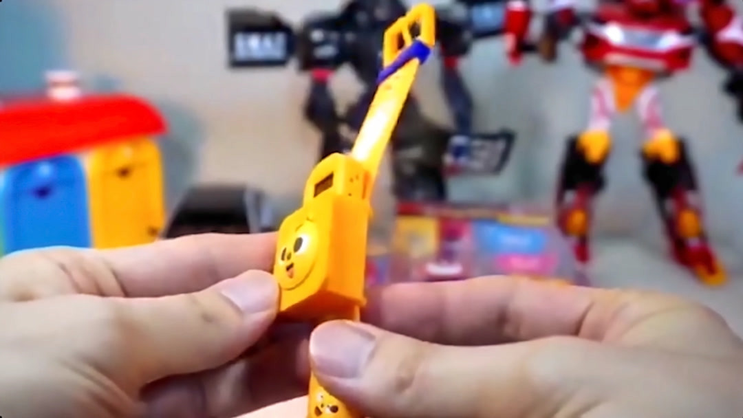 迷你特工队玩玩具:迷你特工队的手表开箱,把手表戴在手上吧!