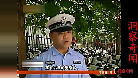 男子醉酒殴打警察, 下一秒变怂了