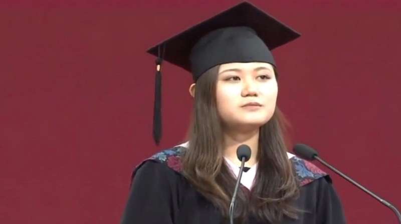 北大校花毕业演讲:句句精彩而又深刻,不愧是北大哲学系的学霸!