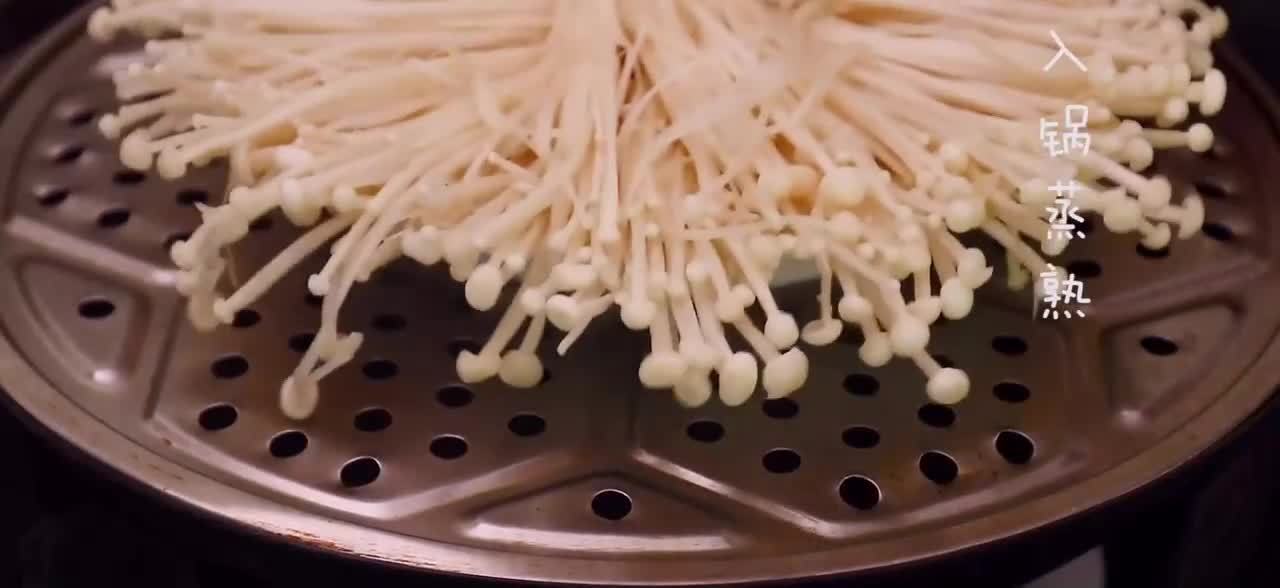 天气热了,来一盘凉拌金针菇,爽口下饭,简单美味