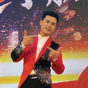 建材老马爱唱歌 