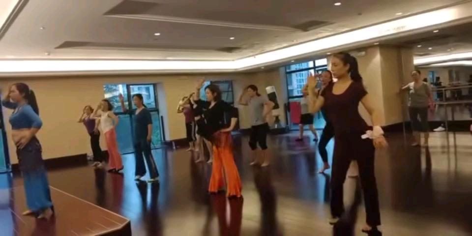 肚皮舞动动动起来～