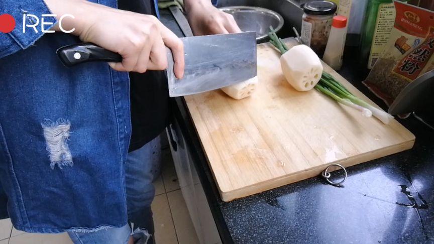 家常菜之清炒藕片,清脆爽口,补益气血,还有增强人体免疫力作用