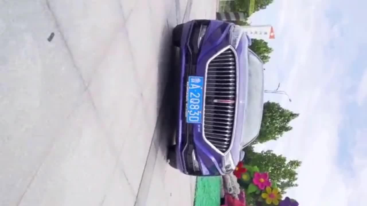 今天试驾红旗H5
