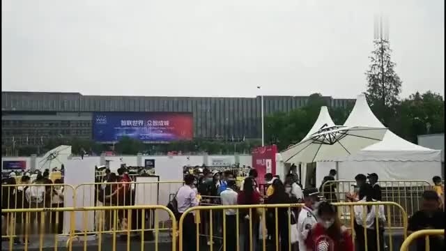 2021世界人工智能大会今开幕 市民感受高科技魅力