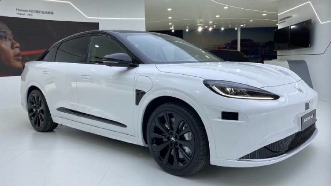 大V逛车展华为HI附体 极狐阿尔法S实车长啥样？