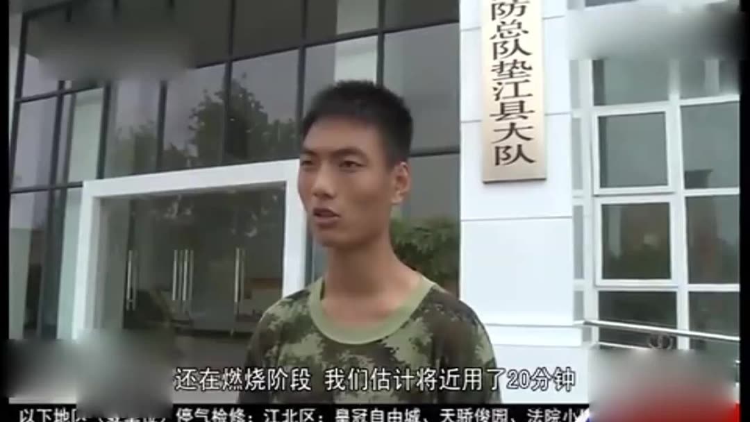 电线起火瞬间引燃厨房 火势汹涌厨房尽毁