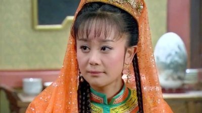 还珠格格:新婚之夜,永琪很无助,老嬷嬷劝永琪不要耽误吉时