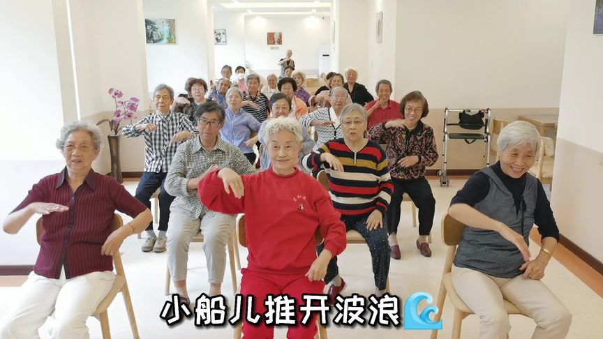 让我们荡起双桨ߘ� 看到最后有惊喜!#养老院日常 #老年生活欢乐多