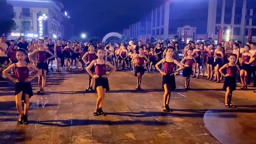 破茧成蝶,过程很辛苦,从害羞、放不开,到自信、落落大方