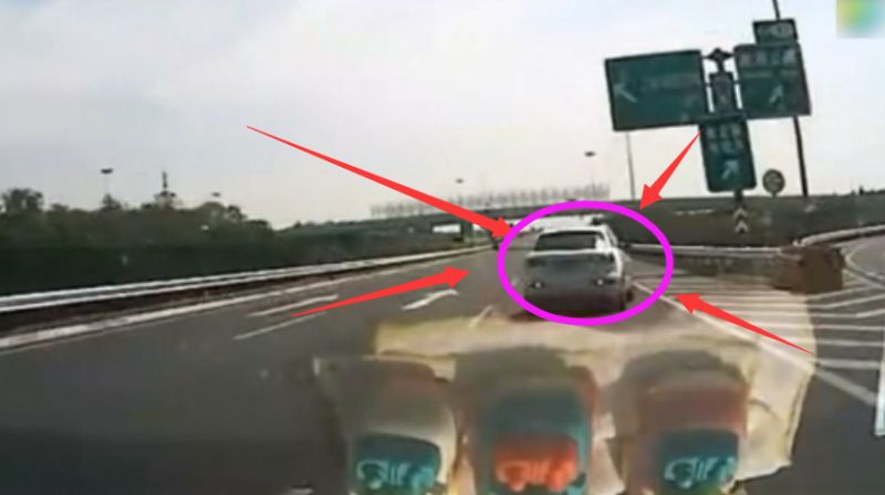 奥迪车高速倒车,视频车高速行驶,监控拍下这惊险的一幕