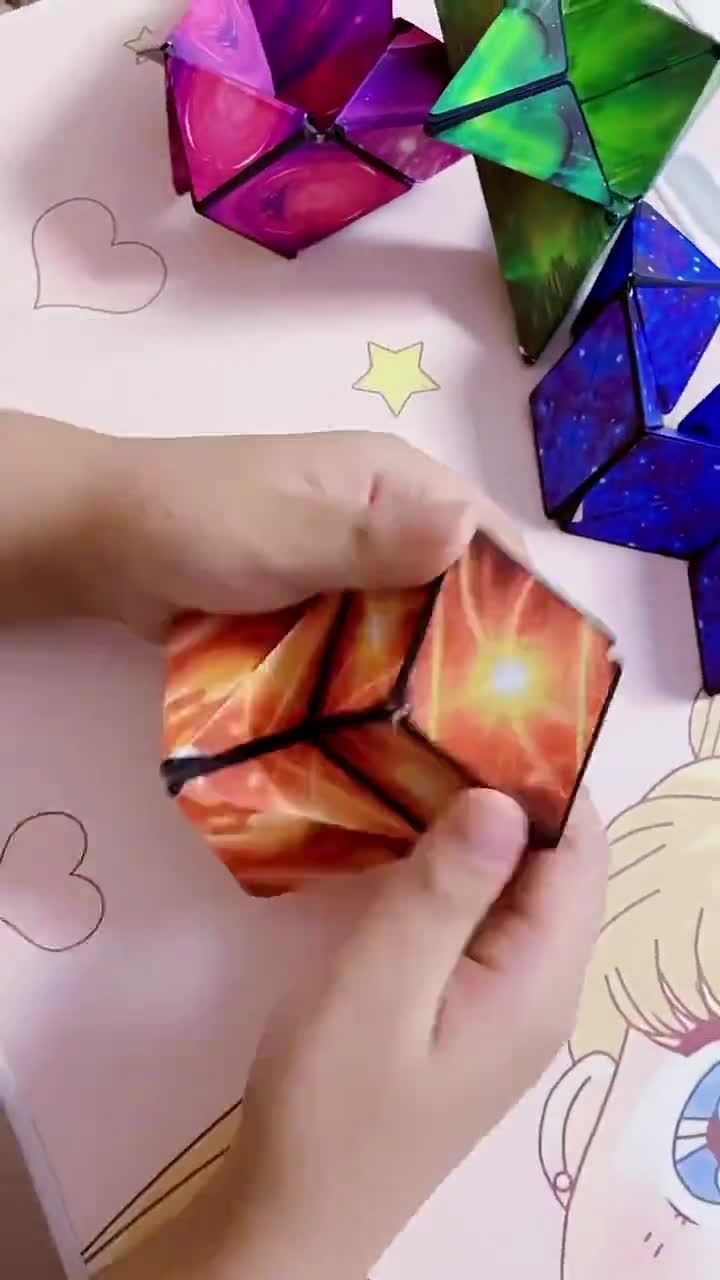 超炫酷的 能变出多种图形还能多种组合变化,可以锻炼小朋友的空间...