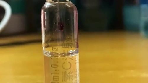 当碘伏遇见VC的瞬间,碘伏抵抗不住VC的吞噬,把自己变成它的模样!