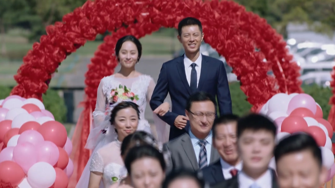 《山海蓝图》北钢职工集体婚礼正式开始 一对对新人接受全体新老...