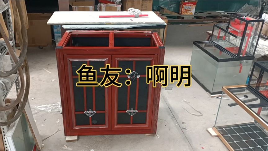 80×45×80大红木款柜子,钛镁铝合金框架,正面玻璃门。