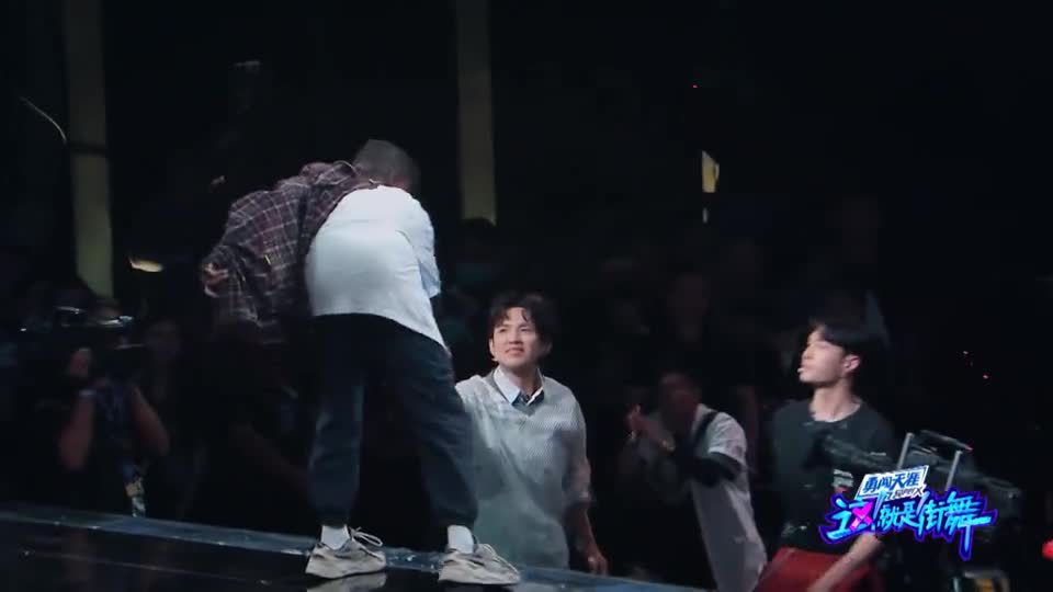 这就是街舞:杨凯的战斗激情被布布给调起来了,气氛马上不一样了