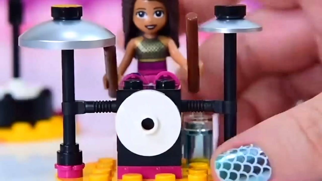 儿童乐高玩具动画视频,乐高动画,芭比娃娃的架子鼓