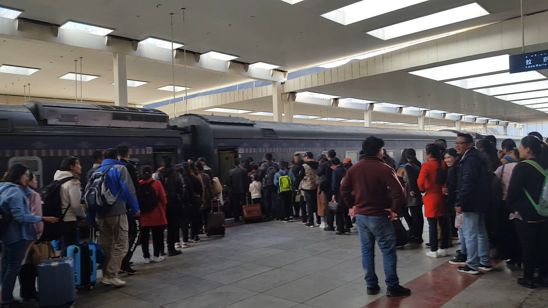 旅行第926天:坐着火车去拉萨办理边防证(下)