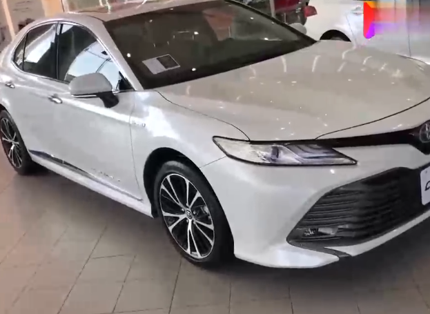 2021款丰田凯美瑞混动版到店,有这颜值和空间,买不买雅阁自己定