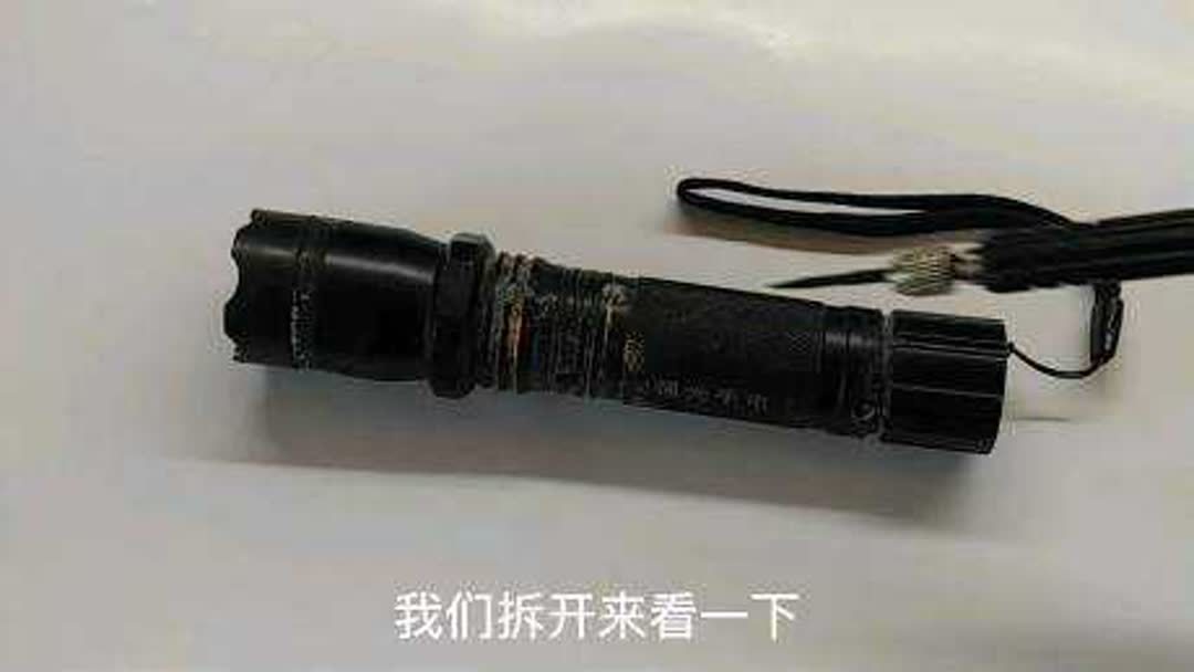 小伙花6块钱废品车买的旧手电,拆解到一宝贝,通电一看,赚了!